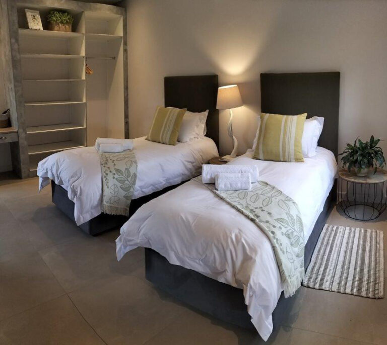 Little Dinokeng – Luxury Bush Lodge